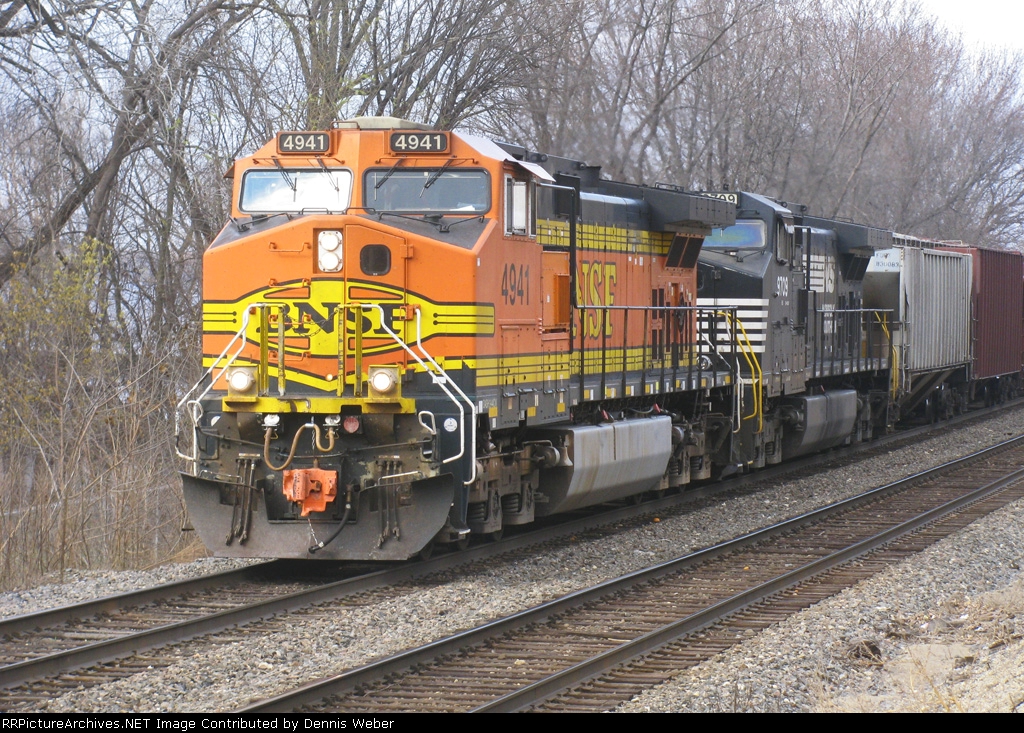 BNSF 4941.